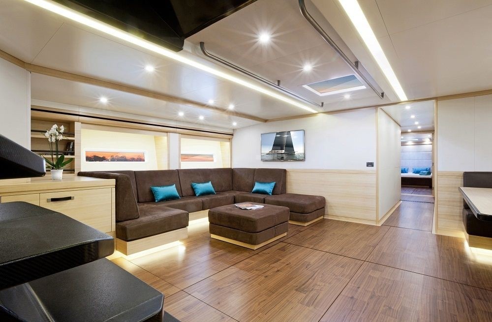 Yacht Hamilton II, CNB Bordeaux | CHARTERWORLD Luxury Superyacht Charters